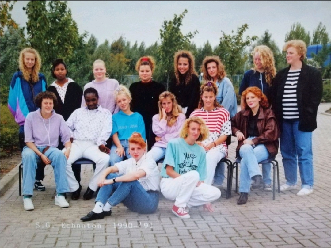 Echnaton Almere | SchoolBANK.nl - vind je oude klasgenoten terug